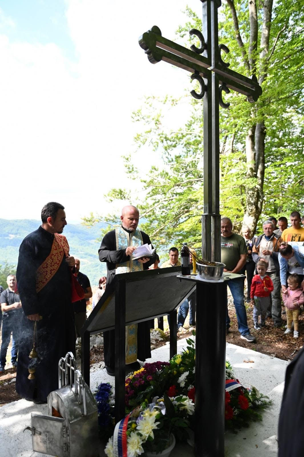 Da se više nikad ne ponovi sprskom narodu; Osveštanje spomenika u selu ...